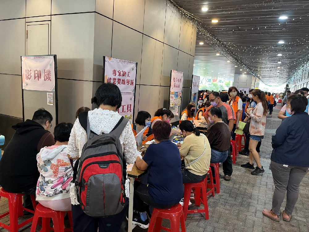 高雄徵才活動求職卡位勞工局同步提供身心障礙者陪同面試服務 里報